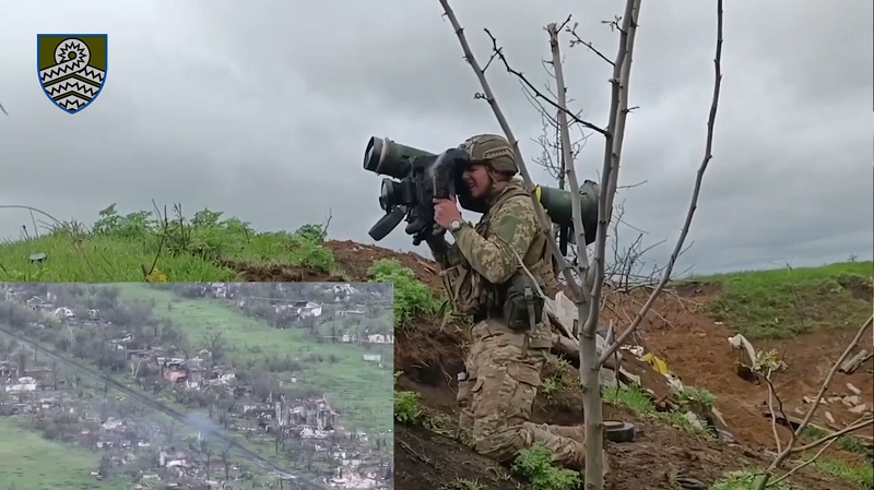 Ukrainian Javelin Gunner Scores Direct Hit on Russian Armor