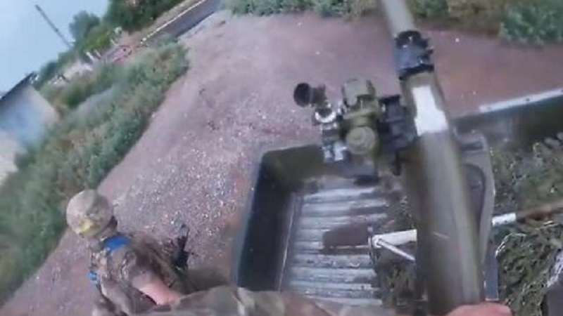 (Helmet Cam) Ukrainian Troops Shell Russian Positions with SPG-9