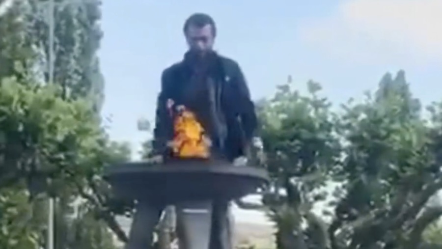 Illegal Migrant Tries Extinguishing Eternal Flame War Memorial