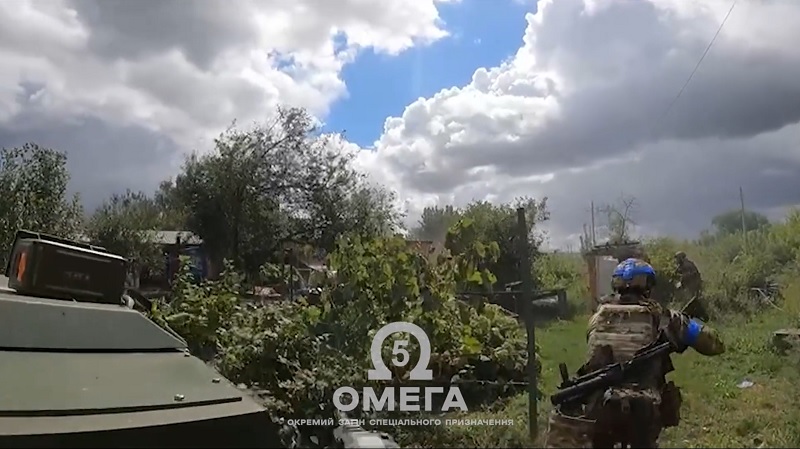 Mobile Assault Platoon Overruns Russian Position