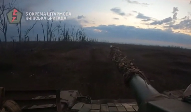 T-80BV Acts as Mobile Support by Fire for Assault