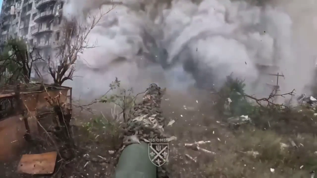 Ukrainian Leopard Tank Point-Blanks Building