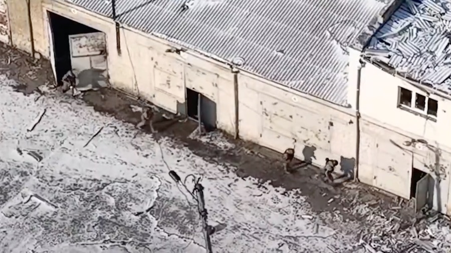 Ukrainian Artillery Unit Destroys Alleged Russian Forward Operating Base